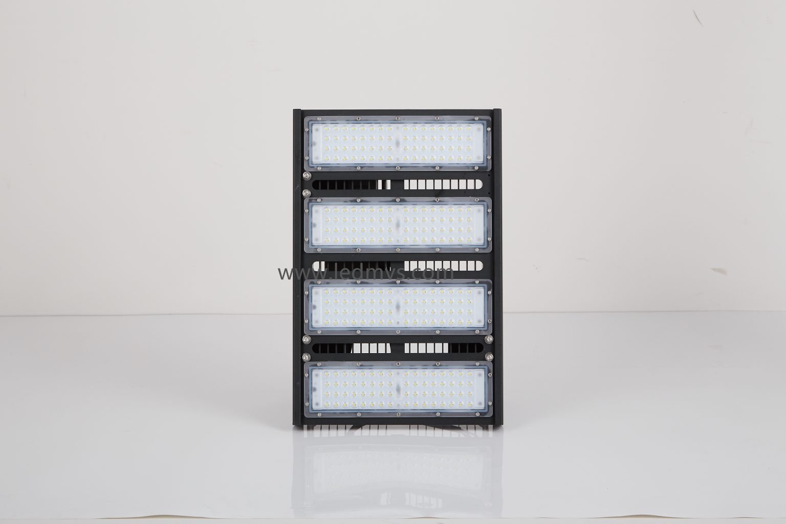 400W LED Floodlight | Reliable Outdoor Lighting by MVS